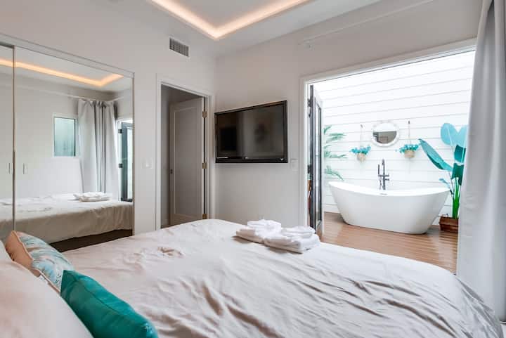 3 Blocks To Ocean, Ac, Luxury, Patio, Nightlife - San Diego, CA