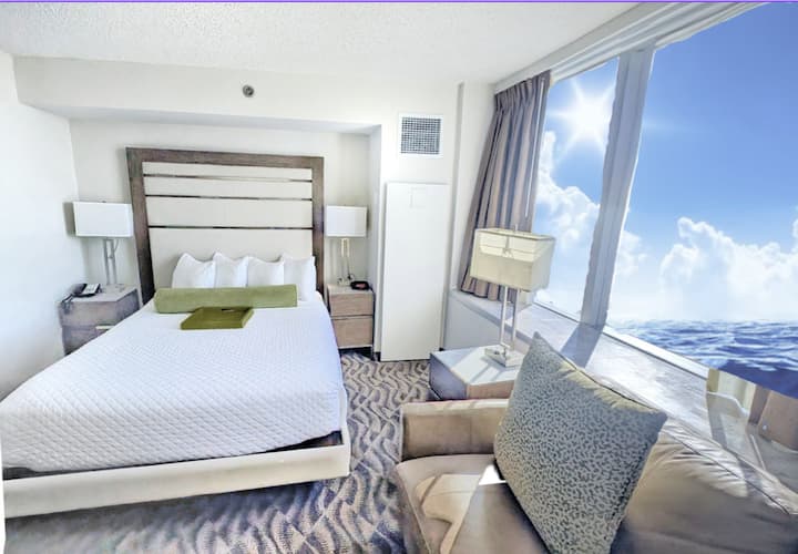 Ocean & City Lights | Queen Bed - Atlantic City, NJ