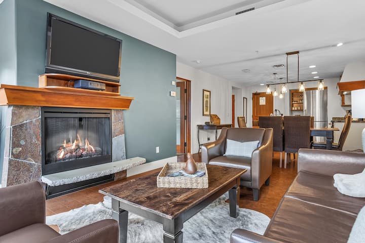 Spacious Two Bedroom | Mountain Resort - 캔모어