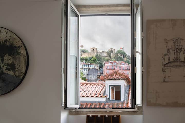 Castle-view Penthouse Duplex In Lisbon - Almada