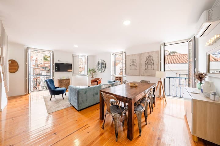 Castle-view Penthouse Duplex In Lisbon - Lisboa