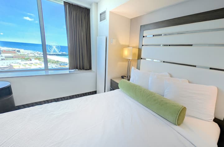 Ocean Front | Queen | Free Parking - Atlantic City, NJ