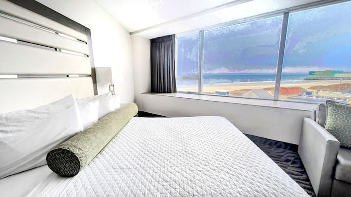 Ocean Front & Casino | Queen Bed - Atlantic City, NJ