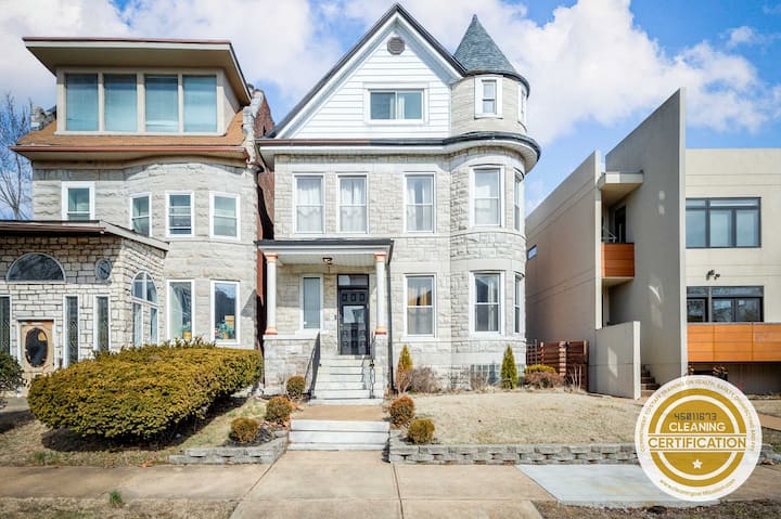 Stylish Getaway In St. Louis / Abodebucks - St. Louis, MO