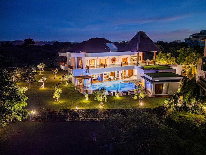 Sky Haven Retreat: 6br Villa In Balangan, Uluwatu. - Bali