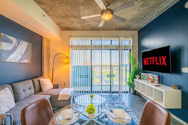 Cdt Phx Apt |Balcony, Gym, Pool, W/d & Parking - Phoenix, AZ