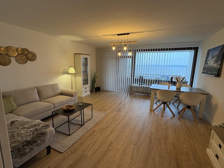 Schlei Möwe Mit Freiem Blick Auf Die Schlei - Schleswig