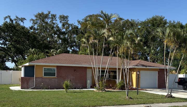 The Beach House Escape - Bradenton Beach, FL