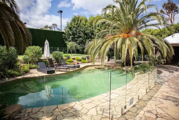 South Beach Resort | Bay Views | Pool | Tennis - Mornington