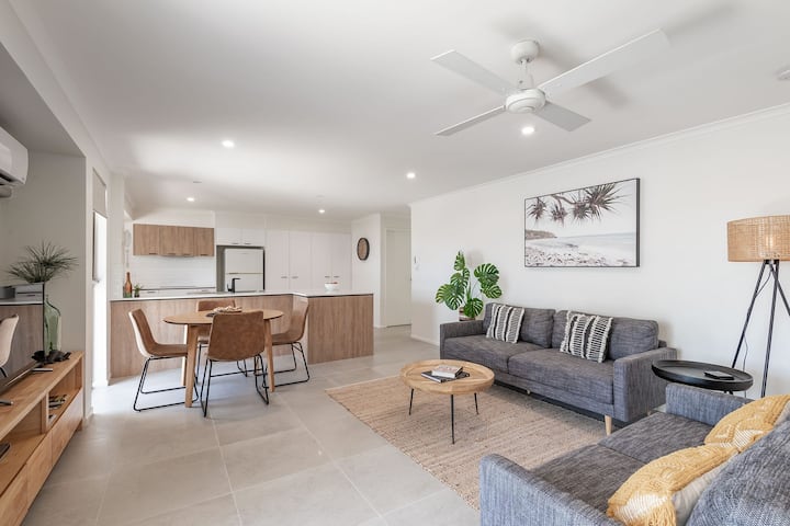 Two Bedroom Superior Water View Apartment - Noosaville