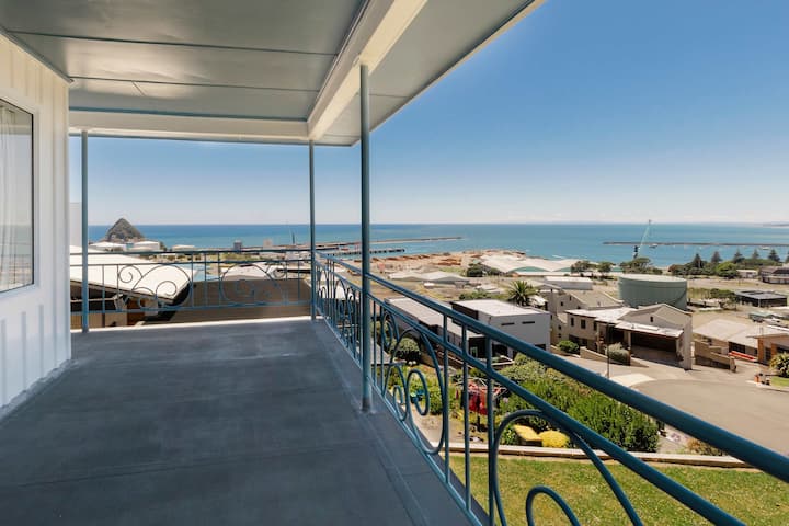 Ngamotu Vista: Panoramic Sea And City Views - New Plymouth