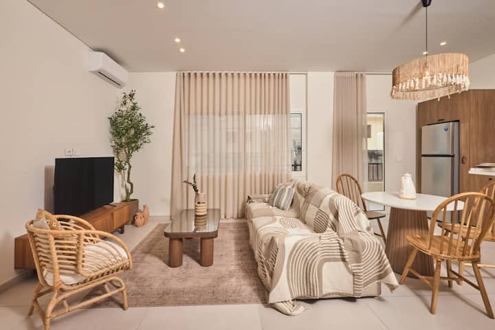 Olea: 1br Apt W/ Desk & View / Gemmayze - Beyrouth