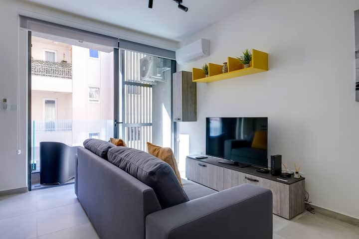 Elegant 1br In Sliema’s Best Spot - Malta