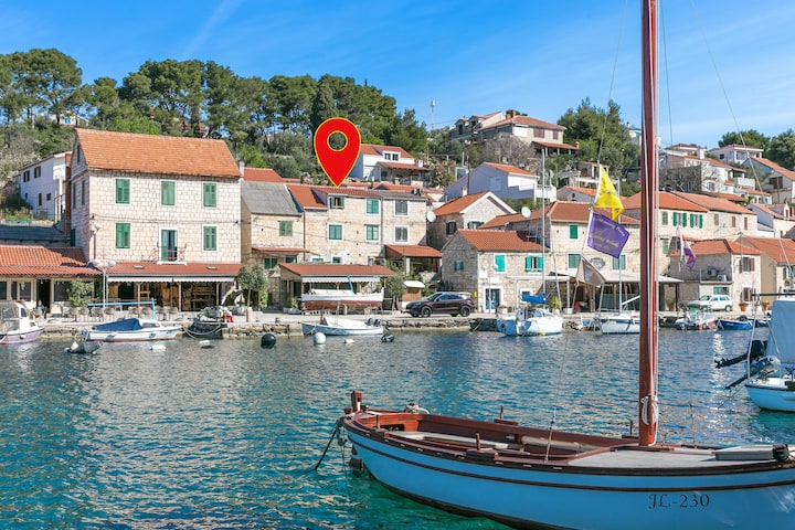 K-23838 Maison De Deux Chambres Avec La Terrasse - Maslinica