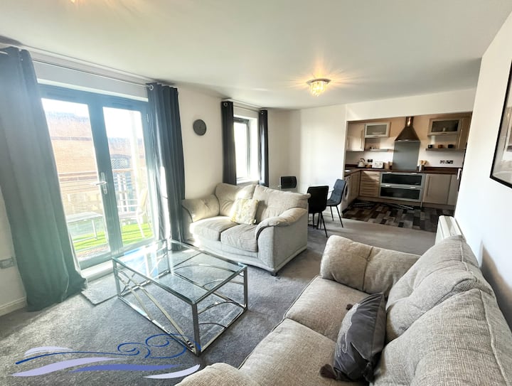 Two-bedroom Apartment With Sea Views - Swansea, UK