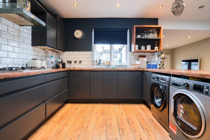 New Lower Rates In Our Stylish City House. - Dún Laoghaire