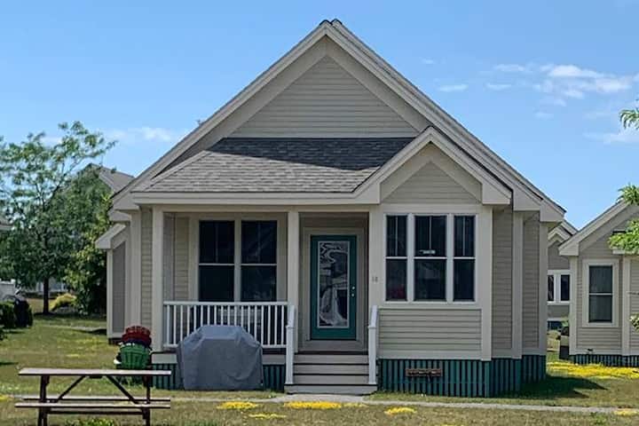 The Milkweed - 18 Meadow View - Sand Banks, ON
