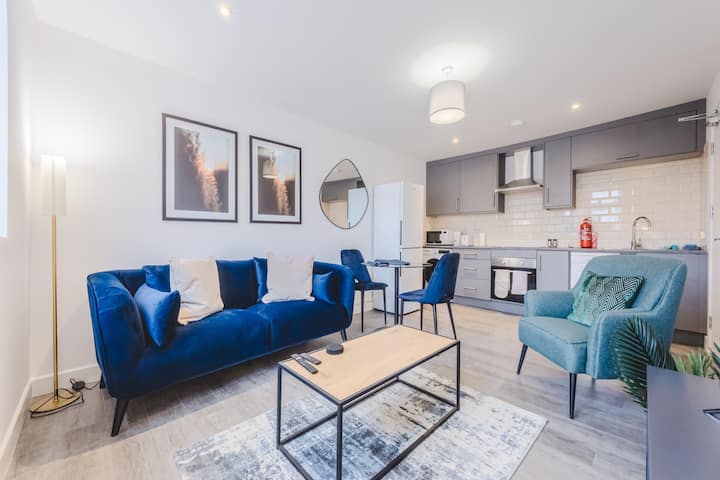 3 Regent Circus Apartment Central Long Stays - Swindon