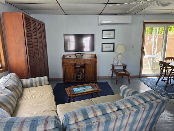 Sand Hill Cove 2 Bedroom Cottage! - Narragansett, RI