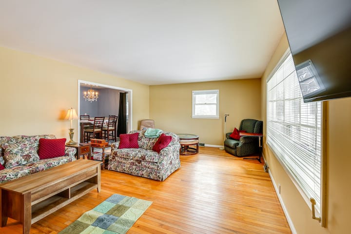 9 Mi To Lake George Village: Home In Queensbury - Glens Falls, NY