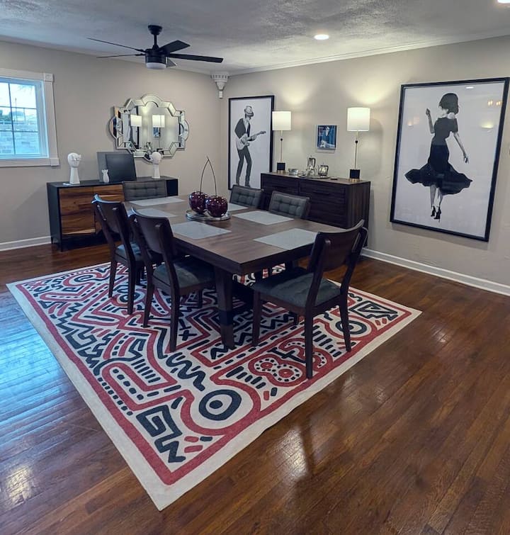 The Holly Golightly - Lubbock, TX