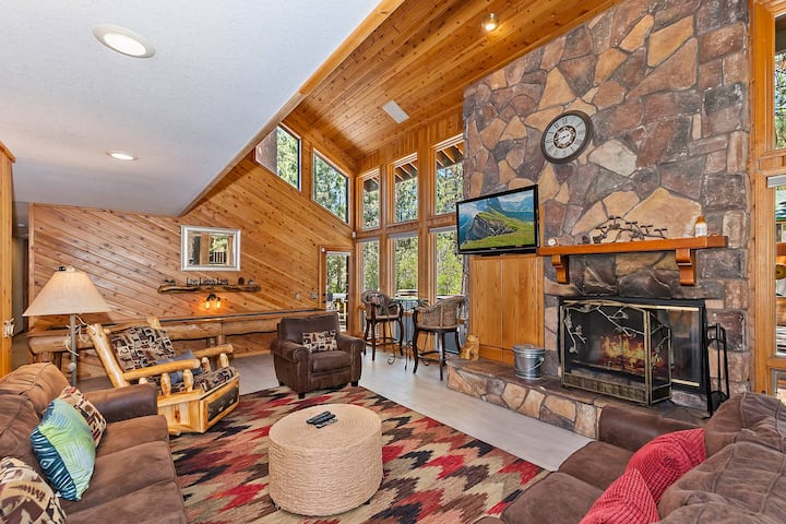 Winterset Inn: Shuffleboard!pool Table!hot Tub! - Big Bear Lake