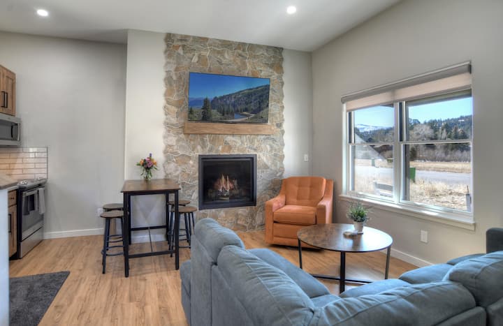 New Listing!newly Constructed Home - Cozy Interior - South Fork, CO