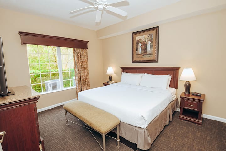 Spacious Family Stay | Free Shuttle & Pool Access! - Orlando, FL