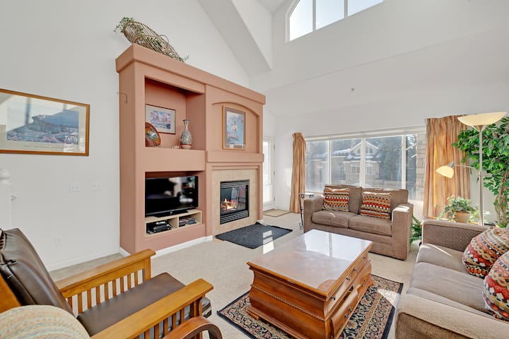 Bay Club 206- Charming Condo Overlooking Lake - Frisco, CO