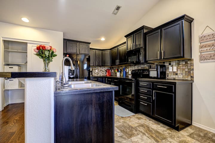 Private Home & Yard, 2 Car Garage 3/2 #1857 - Burbank, WA