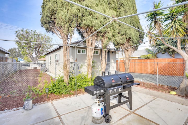 Pets Welcome: Sleek Abode In Santa Ana! - Fountain Valley, CA
