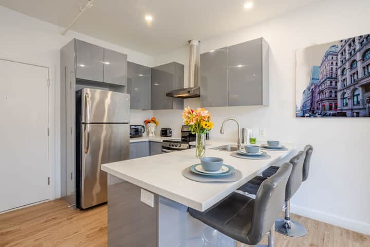 Elegant 1bdr Apt – Live The Mtl Vibe On Bishop - Montreal