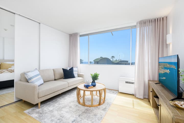Beachside Unit In The Heart Of Manly-ocean Views - Manly