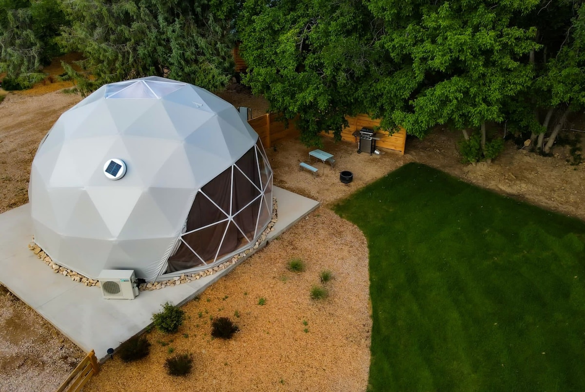 Près de Zion et Bryce. Capacité d'accueil de 30 personnes, chargeur ...