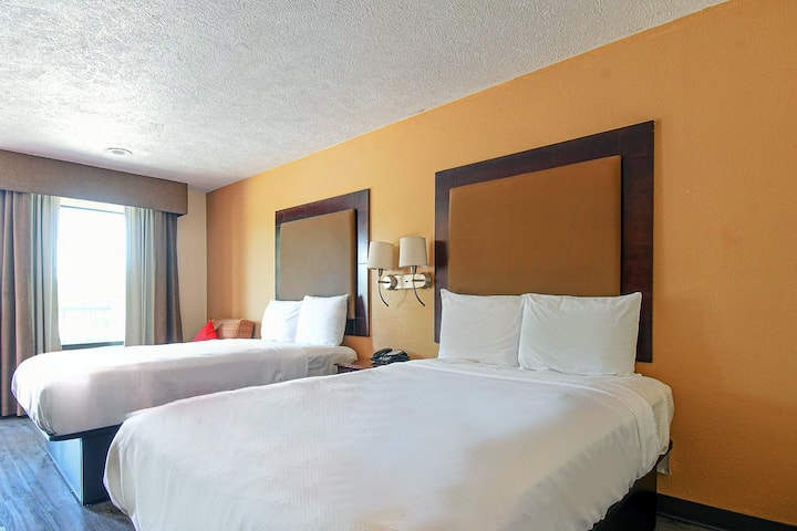 2 Queen Room At Scottish Inns Shenandoah Woodlands - The Woodlands, TX
