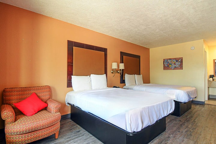 Two Double Beds At Scottish Inns Shenandoah - The Woodlands, TX