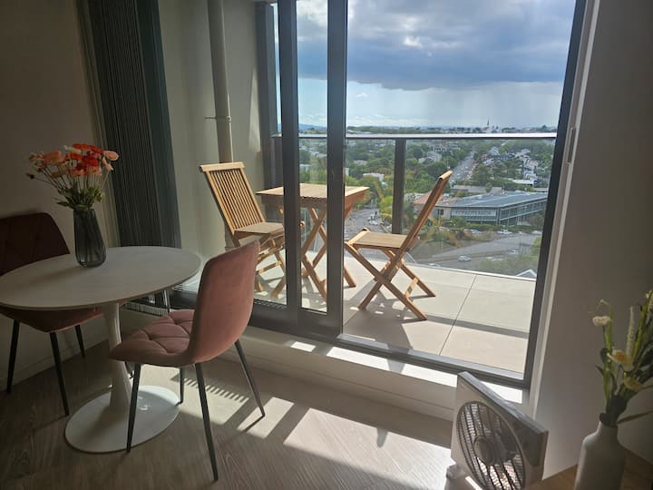 Cosmo Quarters - City Apartment With Pool & Sauna - Auckland