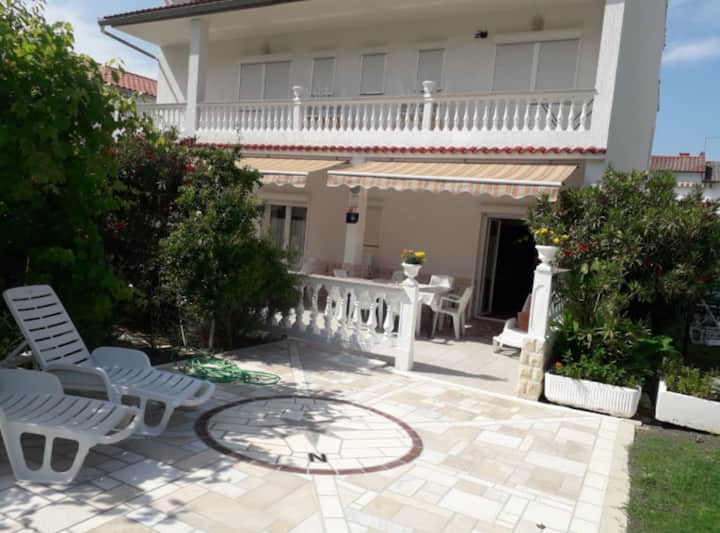 Marjetka Charming Apartments - Tina - Lopar