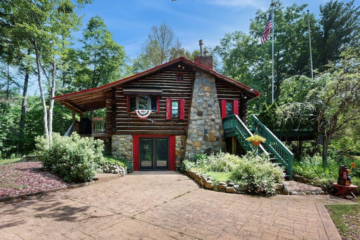 2br Mountain View Cabin W/fireplace & Arcade Games - Bolton Landing