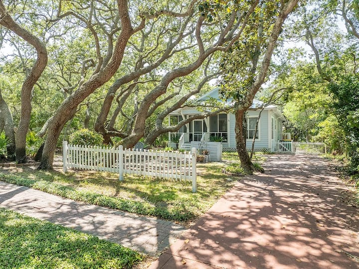 Crystal Beach Cottage-dog Friendly-beachwood Bliss - Destin, FL