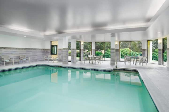 Manchester Hotel Near Boston Regional Airport - Londonderry, NH