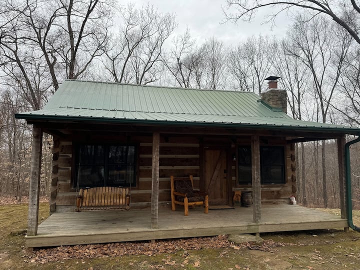 Red Cedar Log Cabin - Nashville, IN