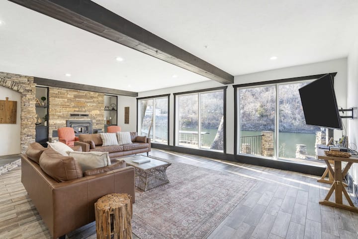 Foggy River Retreat – For 16! - Branson, MO