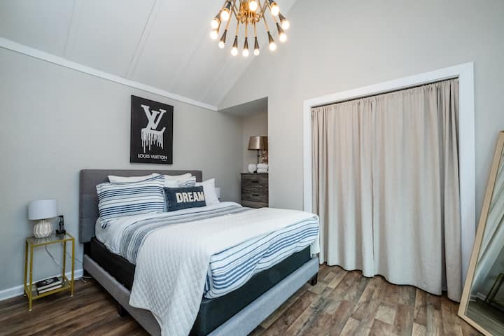 Three Oaks With Two Night Minimum! - Three Oaks, MI
