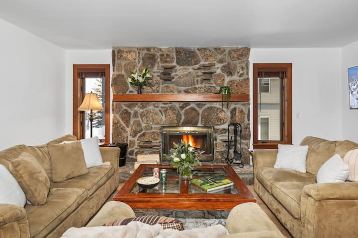 Abode At Sundance | Spacious & Cozy Retreat - Jackson, WY