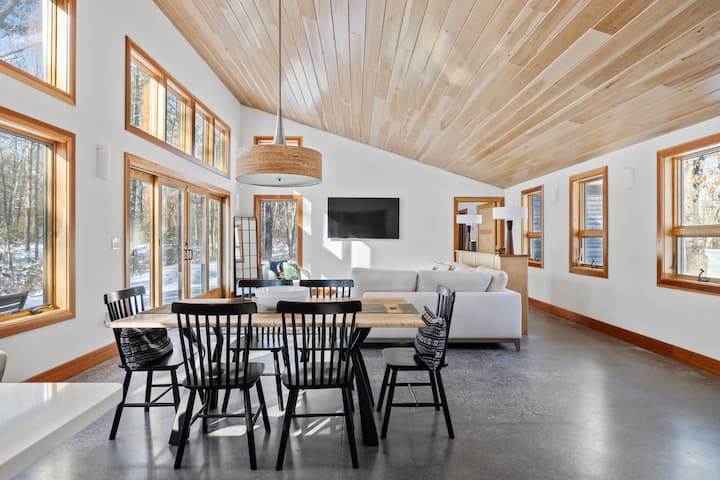 Warm And Contemporary Cape Porpoise Retreat - Kennebunkport, ME