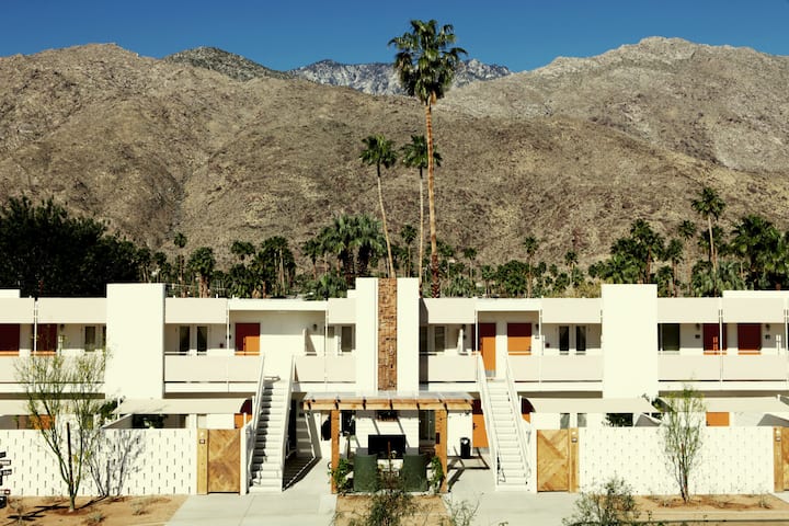 Desert Oasis In The Shadow Of Mighty San Jacintos - Palm Springs, CA