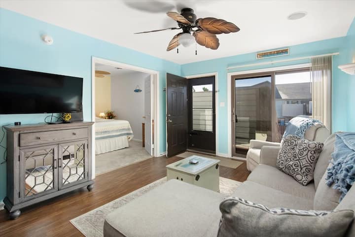 Two Bedroom Villa Style Condo With Pool - Ocean Pines, MD