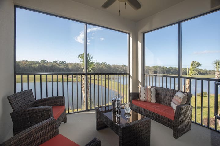 Pin-high - Dazzling 3/bed, 2/bath Corner Condo - Lakewood Ranch, FL