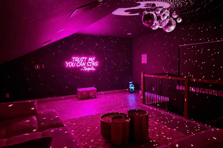 Karaoke+billard+pingpong+air Hokey+makeup Station - Dallas, TX